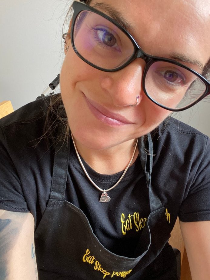 #NOWTRENDING Peach & gold foil nails by Nikki Patterson – Scratch