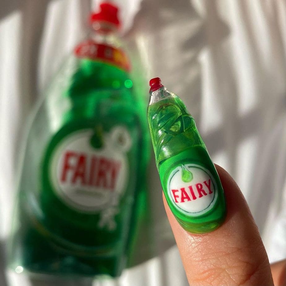 #NowTrending: Fairy Liquid nails - Scratch