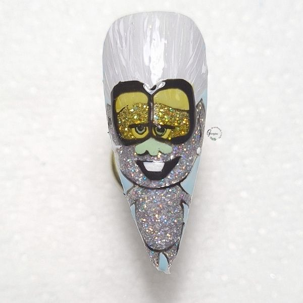 Trolls nail art – Scratch