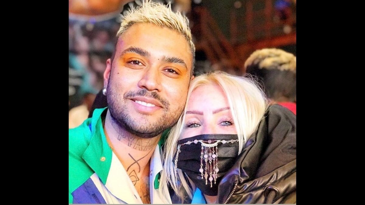 Ryan Lanji in conversation with nail aficionado, Sue Marsh – Scratch