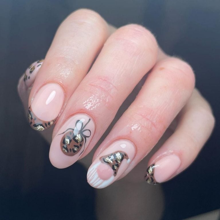 30 adorable Christmas gonk nail ideas you'll want to try - Scratch