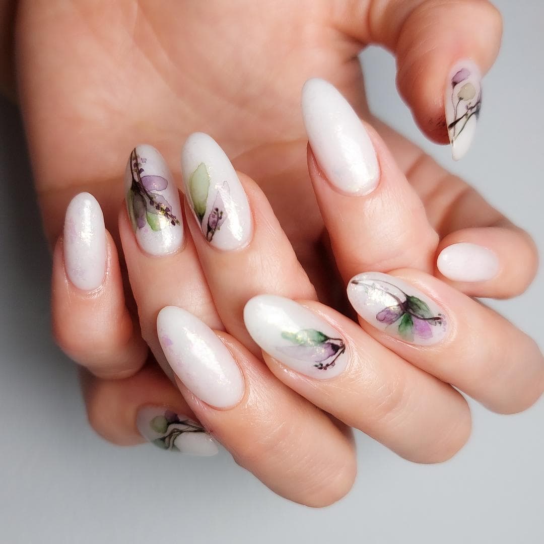 6 hand poses for picture-perfect nail photos – Scratch