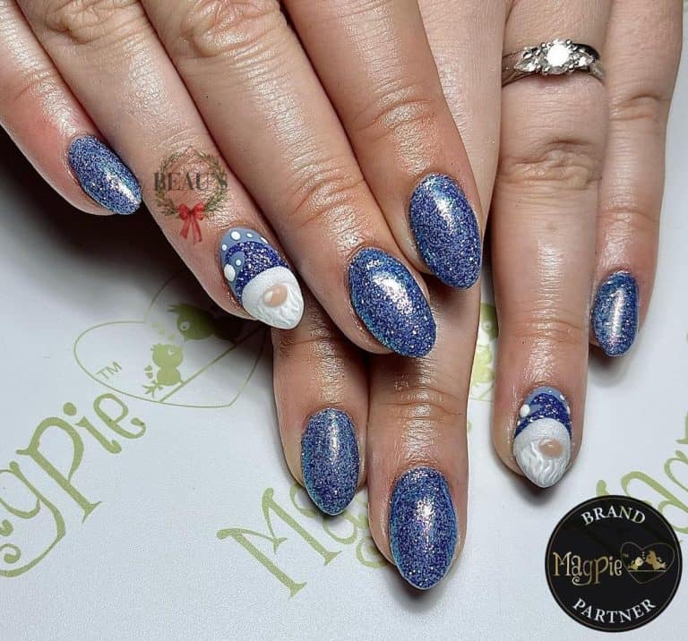 30 adorable Christmas gonk nail ideas you'll want to try - Scratch