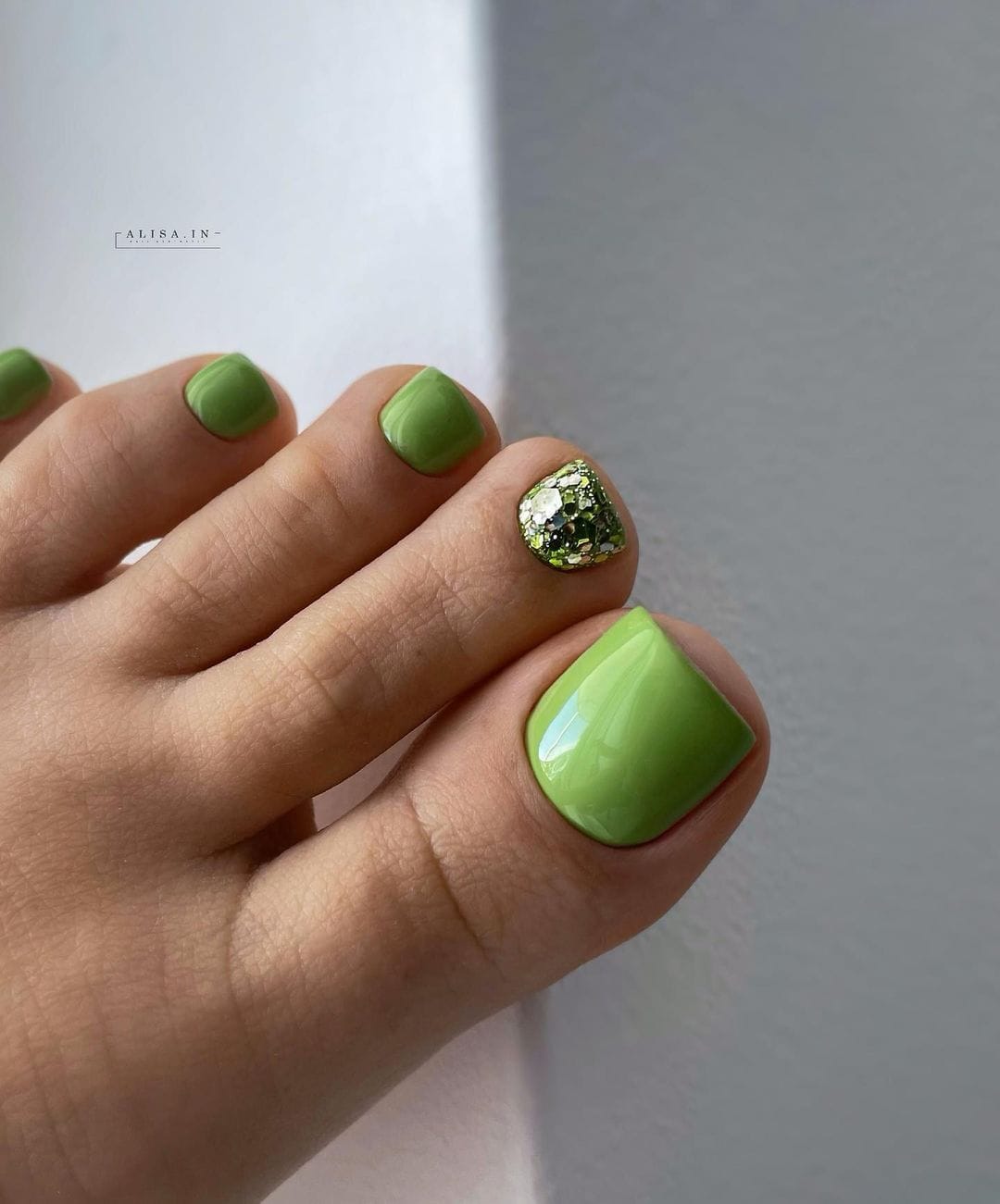 13 pretty pedicure designs to inspire spring nail looks – Scratch