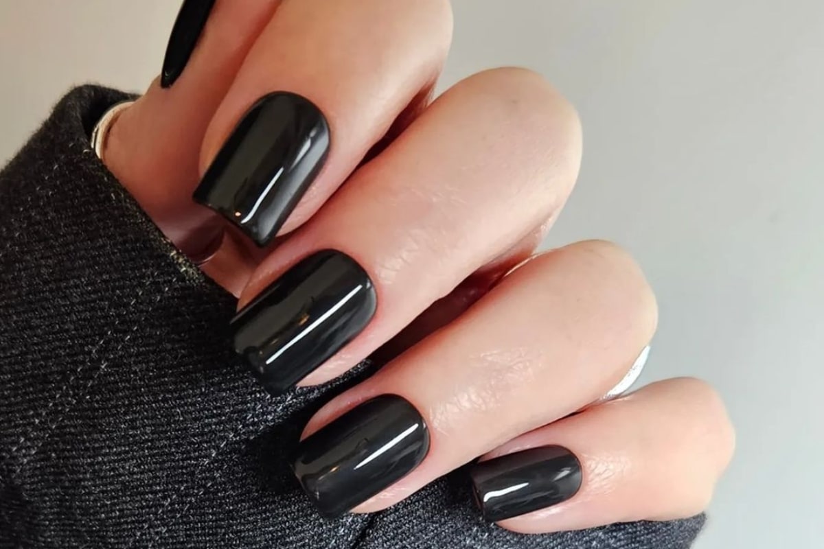 Test out the black nail theory with 25 black nail styles – Scratch