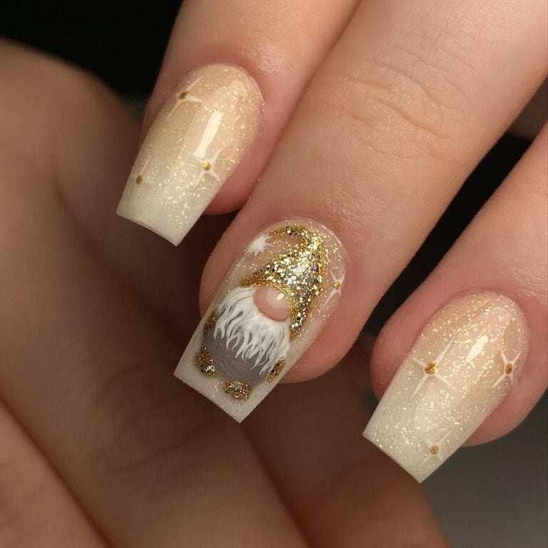 30 adorable Christmas gonk nail ideas you'll want to try - Scratch