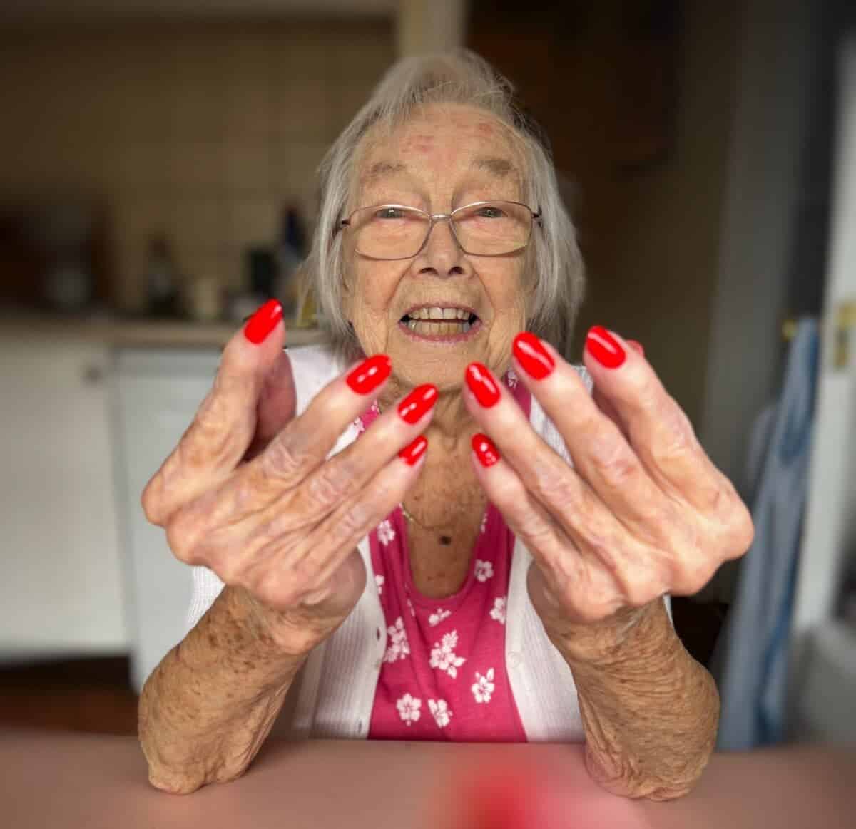 How to accommodate mature nail clients – Scratch