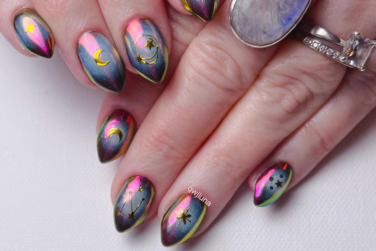 16 aurora nail designs inspired by the Northern Lights - Scratch