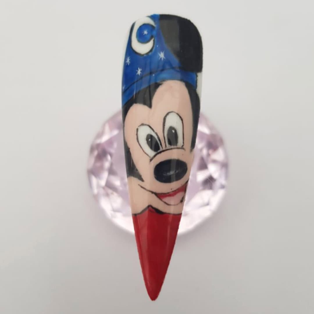 Disney nail art tutorial: 6 steps to create a magical Mickey Mouse ...